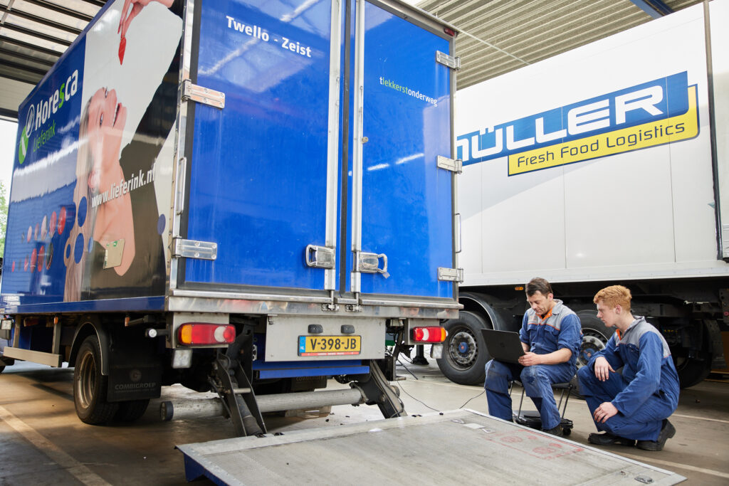 Tail Lifts at ETTC - Roordink European Truck & Trailer Care
